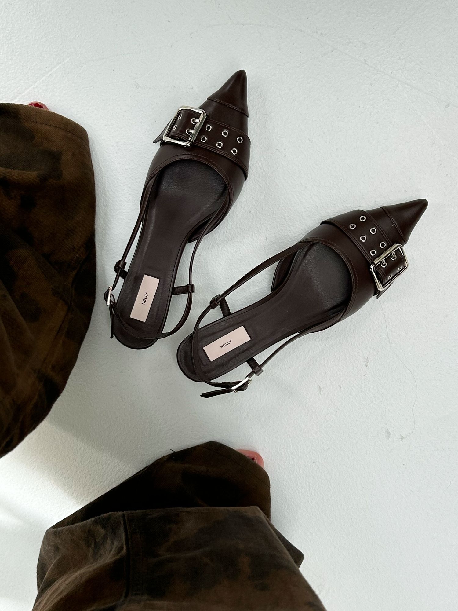 Nelly Group - Om Nelly